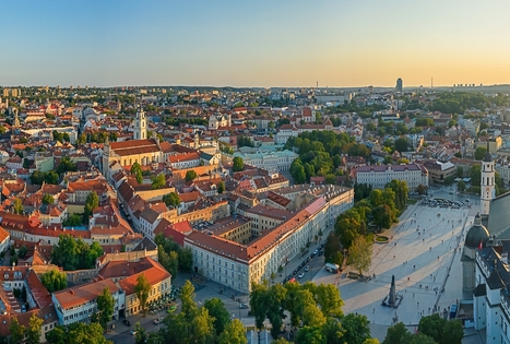 Vilniaus senamiestis: architektūrinė įvairovė ir daugiakultūrė aplinka ...
