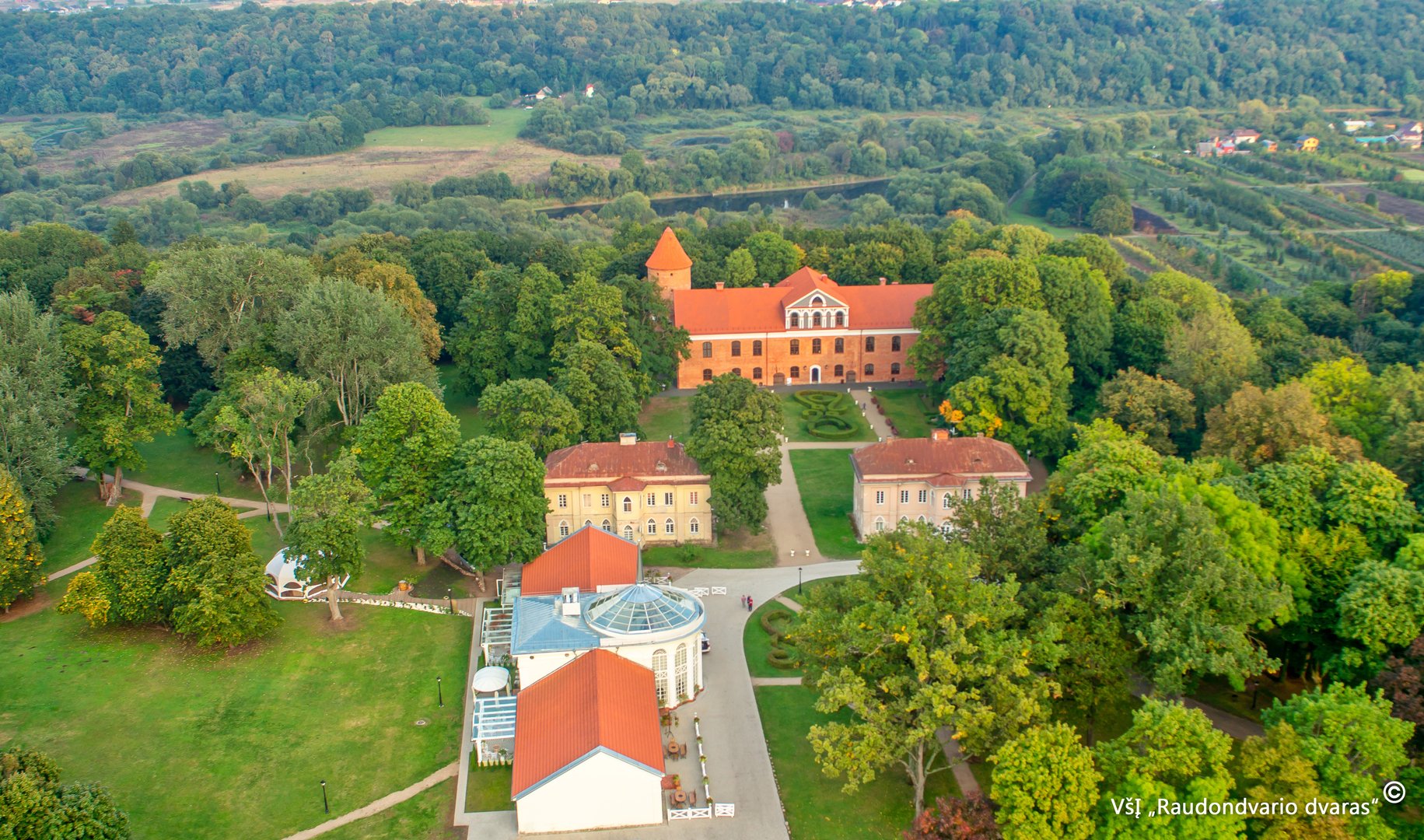 Raudondvaris Castle Park | Atostogos kaime
